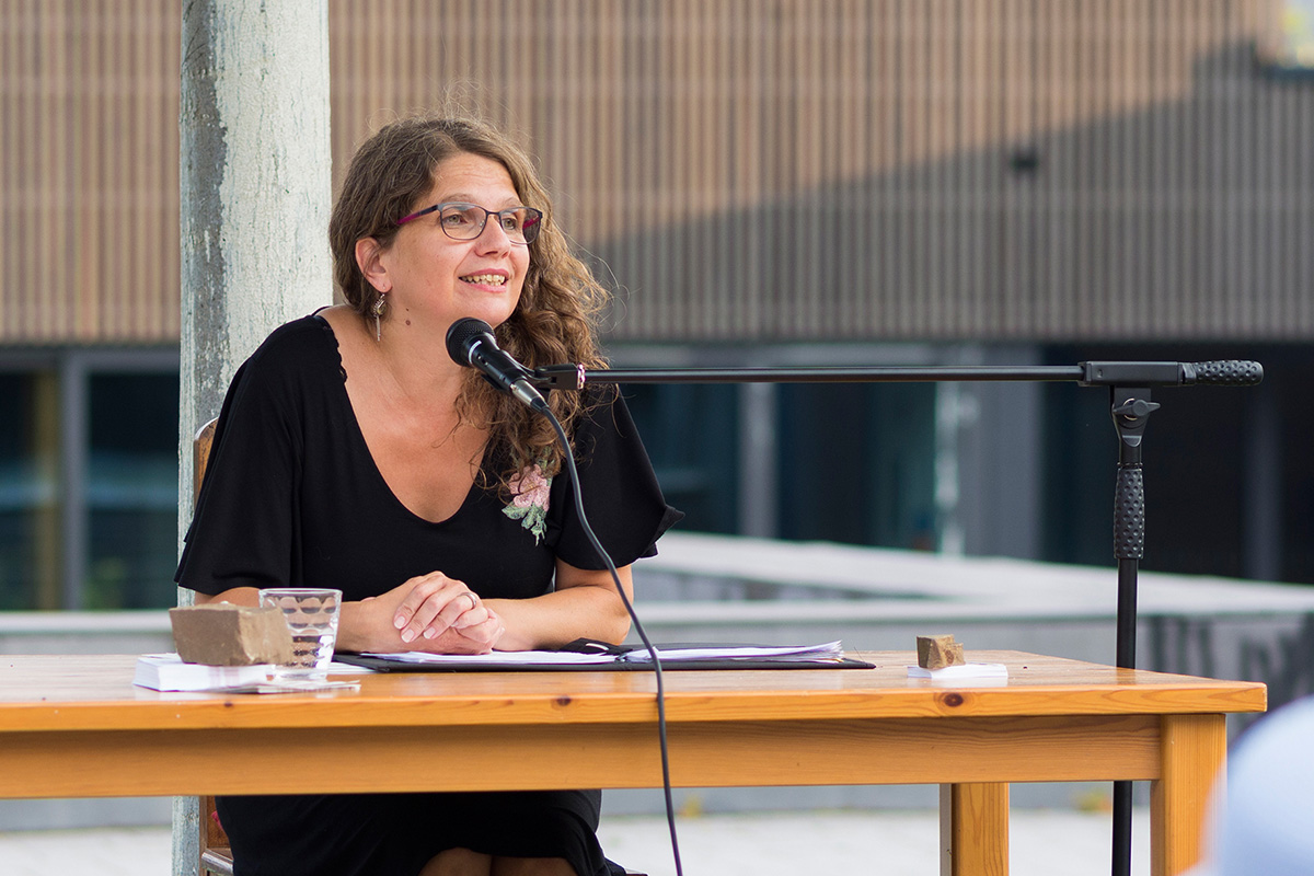 Christine Bretz überzeugt mit poetischer Lesung - Oberberg-Aktuell