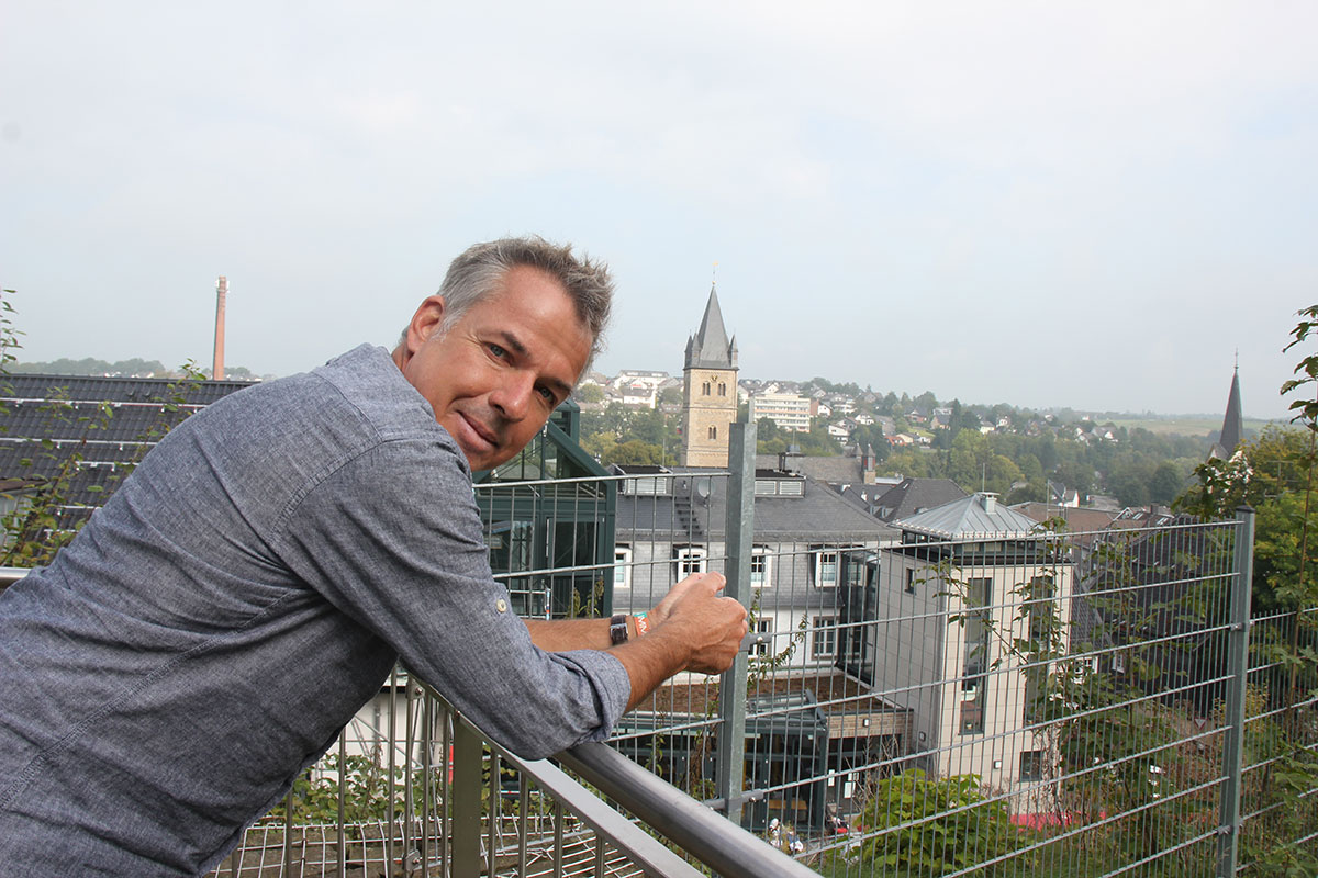 Ab 18:30 Uhr live im Stream: Die Lesung mit Bestseller-Autor Tom Saller ...