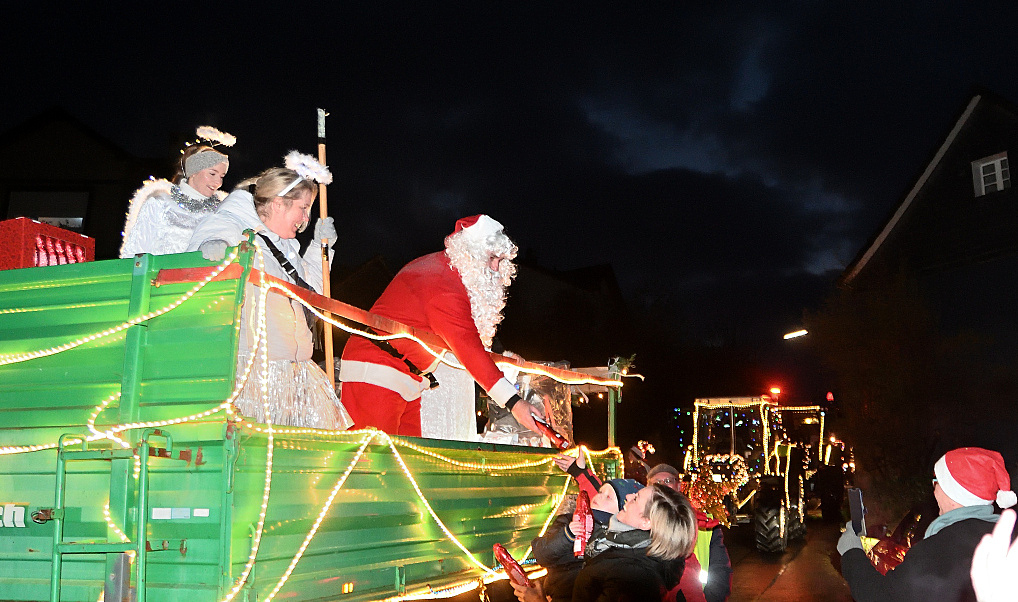 Nikolaus-Tradition fortgesetzt - Oberberg-Aktuell