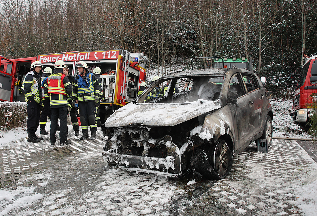 Auto brennt aus – Eine Person verletzt - Oberberg-Aktuell