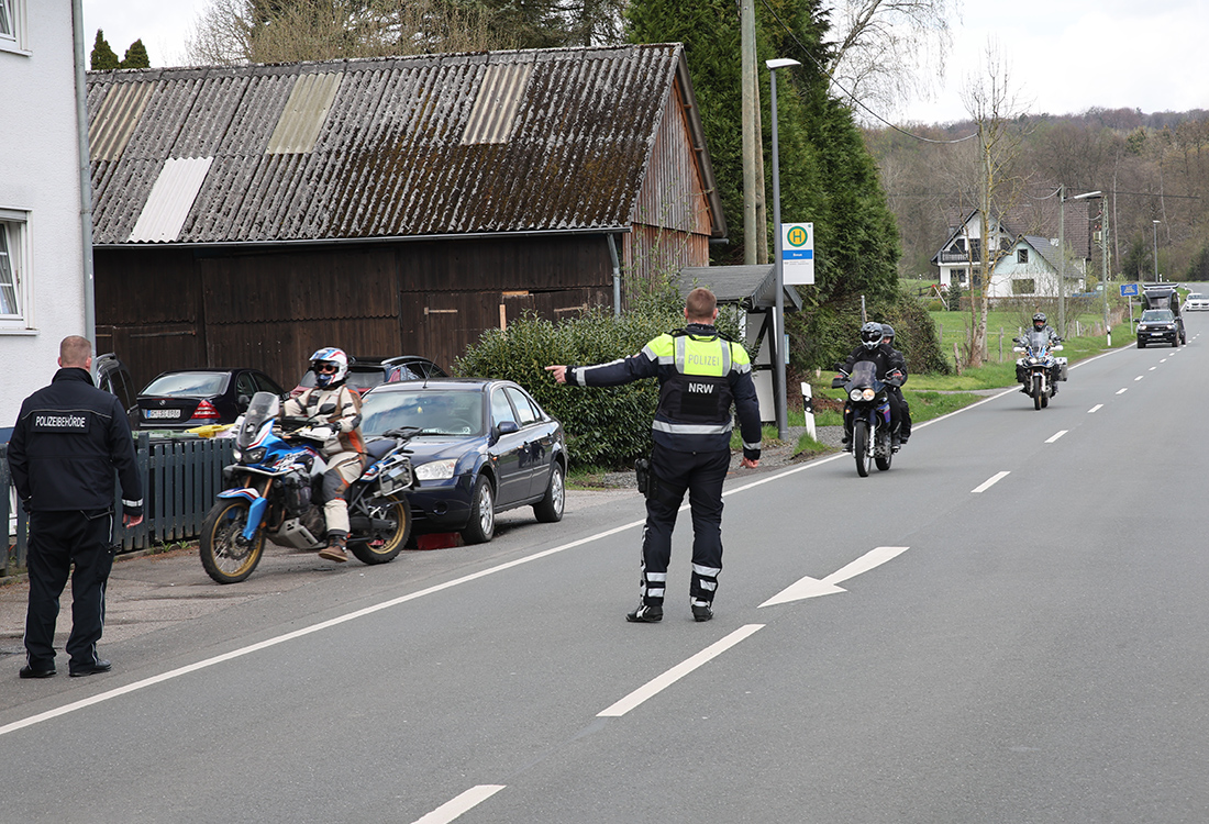 Beginn der Motorradsaison: Polizei sucht das Gespräch - Oberberg-Aktuell