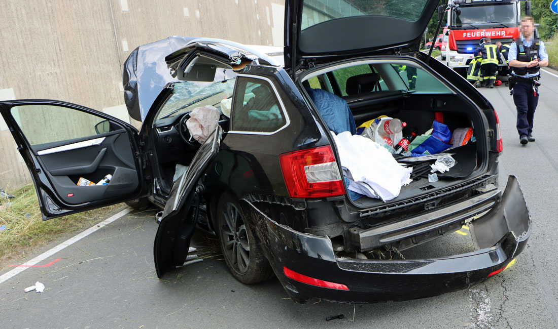 Fahrerin aus Wrack befreit - Oberberg-Aktuell