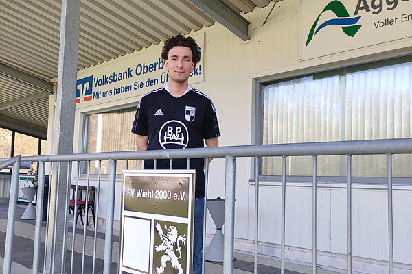 Mittelfeld-Allrounder kehrt auf die Eichhardt zurück - Oberberg-Aktuell