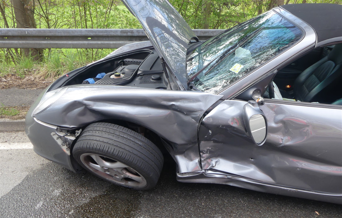 Vorfahrt missachtet: Zwei Personen kamen verletzt ins Krankenhaus - Oberberg-Aktuell