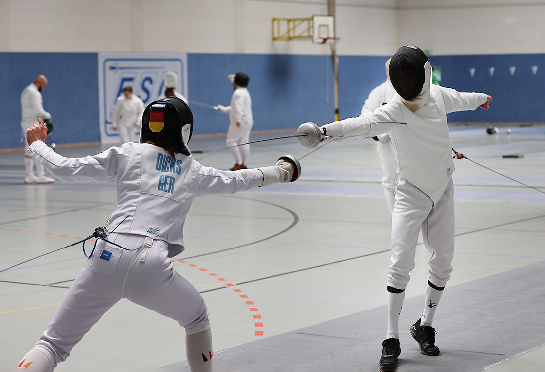 Schach mit Waffe und Visier: 75 Sportler kamen zum Bergischen Degen ...